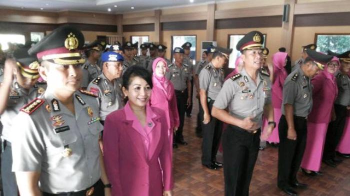Pipit Tertinggi Naik Pangkat di Polda Babel - Bangkapos.com