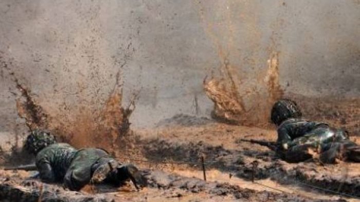 Pasukan Elit TNI Latihan, Merayap di Jalur Tinja, Ditembaki AK-47 ...