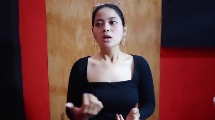 Jauh-jauh ke Kuningan, Mahasiswi Kedokteran Ini Ritual Boneka ...