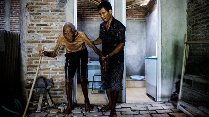 Mbah Gotho Manusia Tertua Dunia Asal Indonesia Dikenal Perokok Berat ...