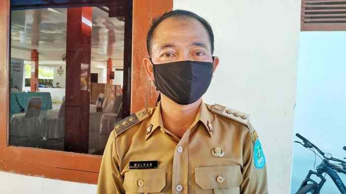 Meyakinkan Masyarakat, Bupati Bangka Mulkan Siap Divaksin - Bangkapos.com
