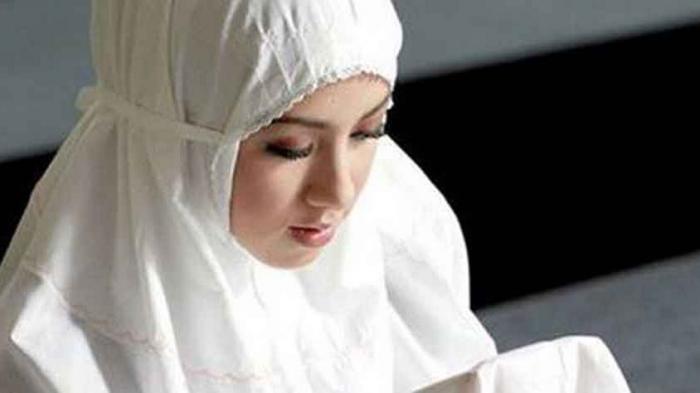 Muslimah Wajib Baca, Inilah Ciri-ciri Wanita yang Salatnya tidak ...