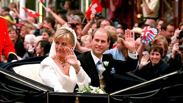 Kisah Cinta Pangeran Edward, Satu-satunya Anak Ratu Elizabeth II yang ...