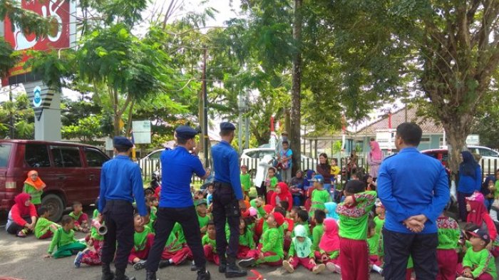 Anak-anak Diingatkan Jangan Bermain Api Sembarangan - Bangkapos.com