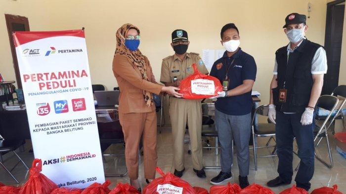 Pertamina Bagikan 500 Paket Sembako di Wilayah Mentok Bangka Barat - Bangkapos.com
