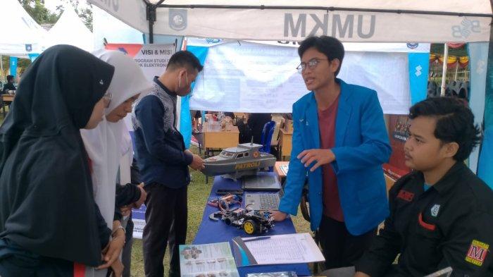 Hadir di HUT SMAN 1 Kelapa, Polman Babel Sosialisasikan Jalur Masuk ...