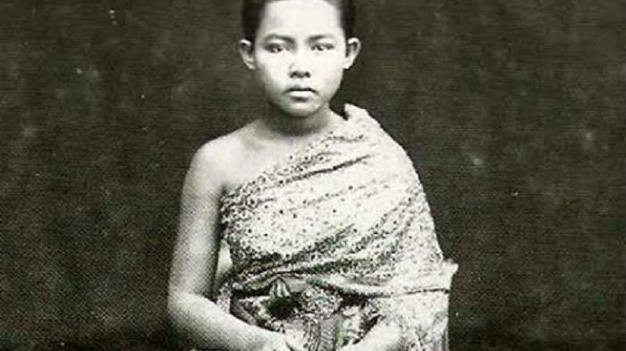 Tragis, Ratu Ini Dibiarkan Tewas Dihadapan Rakyatnya Akibat Aturan yang ...