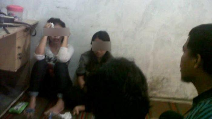Dua Remaja Mesum di Rumah Kosong Digerebek Warga - Bangkapos.com