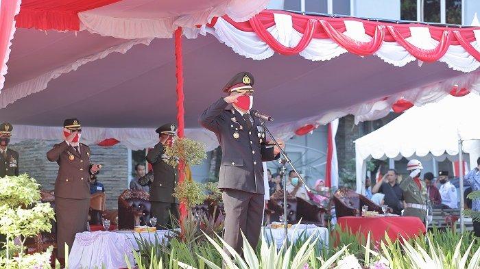 Upacara Penurunan Bendera Merah Putih, Kapolres Basel Ajak Seluruh ...