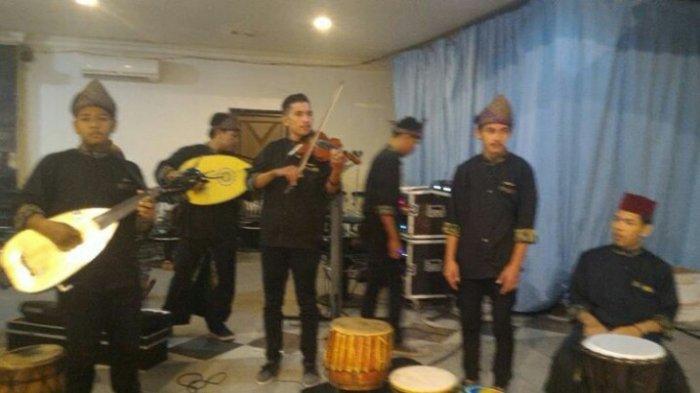 Asal Usul Musik Dambus, Gitarnya Berkepala Rusa Ciri Khas Alat Musik ...