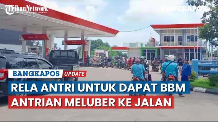 Pengendara Mobil dan Motor Rela Antre untuk Dapat BBM di SPBU Selindung ...
