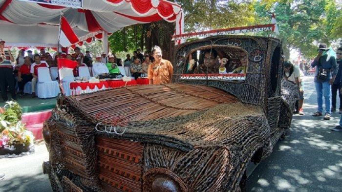 Uniknya Replika Mobil Bung Karno, Dibuat dari Tangkai Buah Beluluk ...