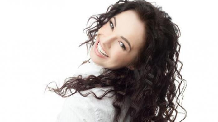 Ini Ciri Senyum Tulus atau Senyum Palsu? - Bangkapos.com