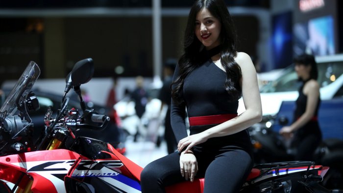 Cantiknya SPG di IIMS, 10 Hari Mejeng Segini Bayarannya, Ternyata ...