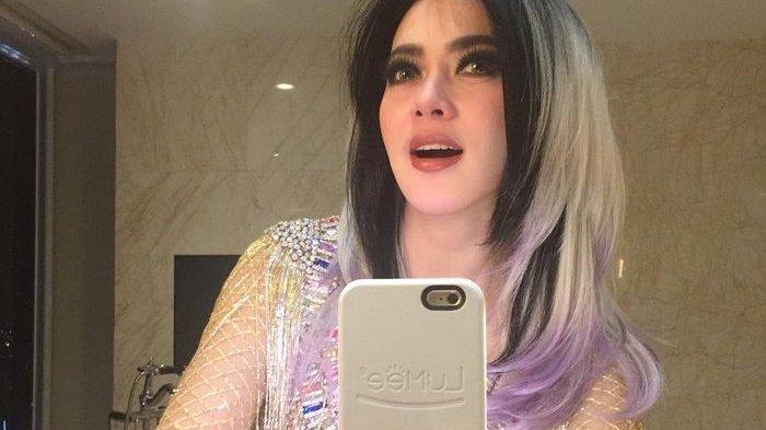 Pose Syahrini yang Ini Bikin Salfok, Bibir Bernuansa Nude Kecokelatan ...