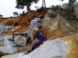Batu Granit Kuning Paling Sulit Memecahkannya - Bangkapos.com