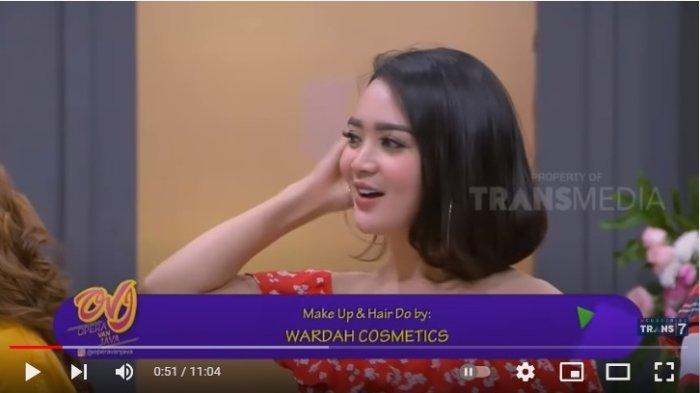 Wika Salim Tak Sadar Pegang Benda Ini Saat Nyanyi, Body Goals-nya Kala Bergoyang Jadi Sorotan ...