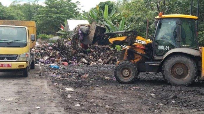 Kerahkan Armada Truk dan Alat Berat, Sampah Menggunung di Jalan Lingkar Binuang Ludes Diangkut ...