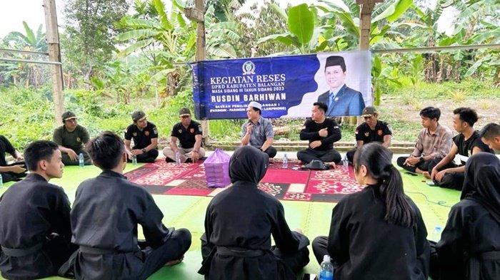 Anggota Komisi I DPRD Kabupaten Balangan Rusdin Dorong Prestasi Para Atlet Pencak Silat ...