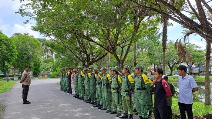 Linmas se Kecamatan Marabahan Latihan Pengamanan TPS Pemilu 2024, Siap ...