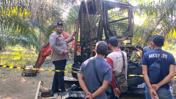 Polisi Selidiki Pembakaran Ekskavator di Kebun Sawit Desa Karang Liwar ...
