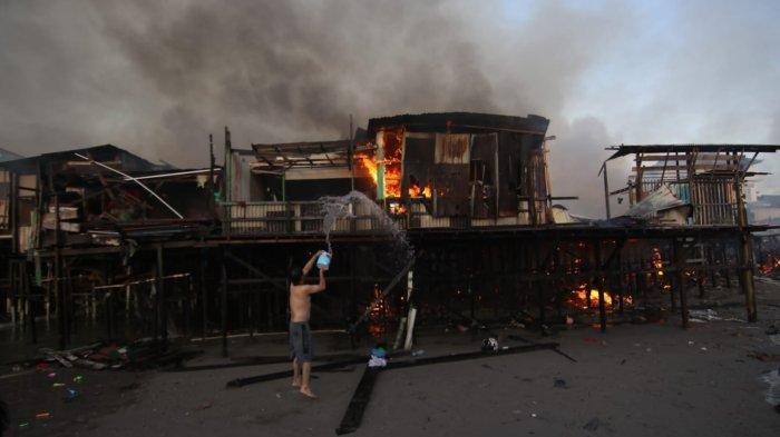 Hanguskan 10 Rumah, Api di Klandasan Balikpapan Berkobar Saat Sahur - Banjarmasinpost.co.id