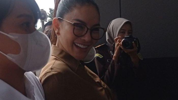 Temukan 4 Korban Skincare Reza Gladys, Pihak Nikita Mirzani Jawab Tantangan Hadirkan di ...