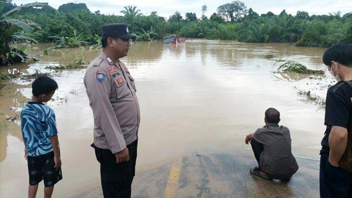 Banjir Berangsur Surut di Jalan Trans Kalimantan Desa Gendang Timburu ...