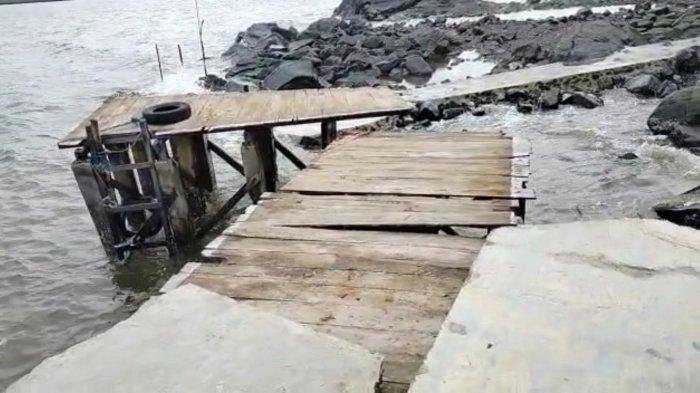 Dermaga Pulau Datu Tanahlaut Rusak Dihantam Gelombang Besar, Angin ...