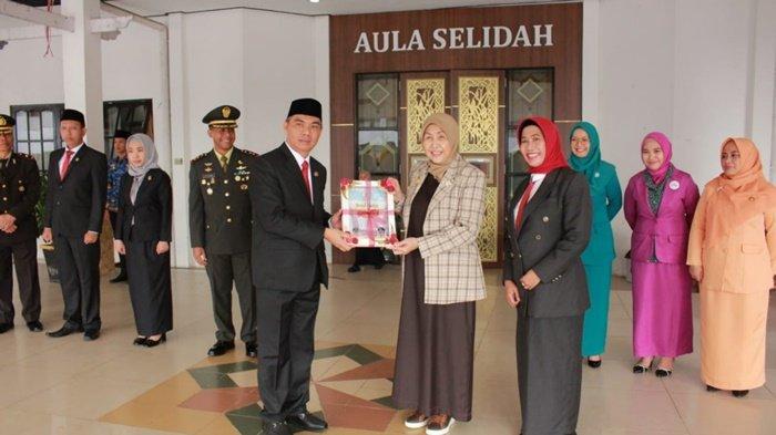 Jelang Akhir Jabatan, Bupati Batola Noormiliyani Serahkan Grand Design ...