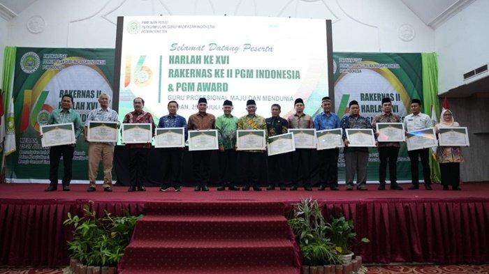 Konsisten Mendukung Kemajuan Madrasah di HST, Bupati Aulia Raih PGM Award Tahun 2024 ...