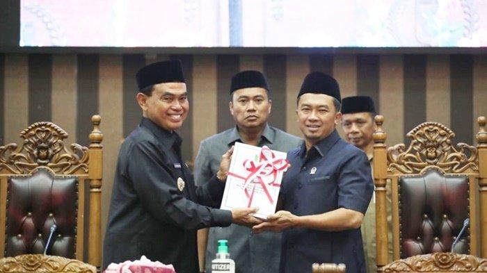 Bupati Tanah Bumbu HM Zairullah Azhar Sampaikan LKPj Tahun 2022 kepada ...
