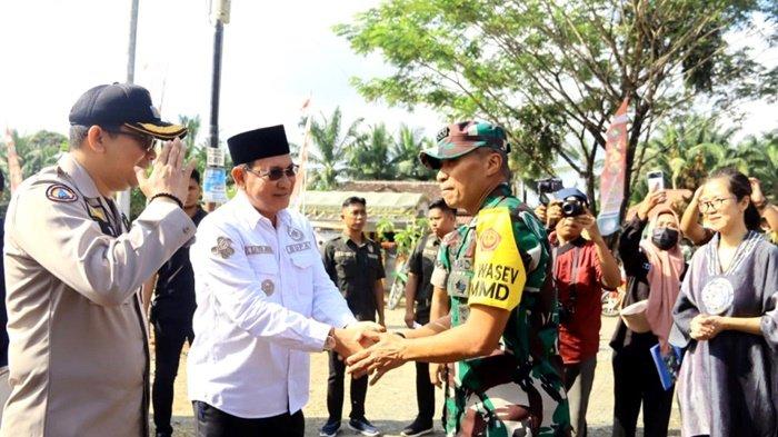 Cek Kegiatan TMMD, Bupati Kotabaru dan Wabup Dampingi Kedatangan Letjen ...