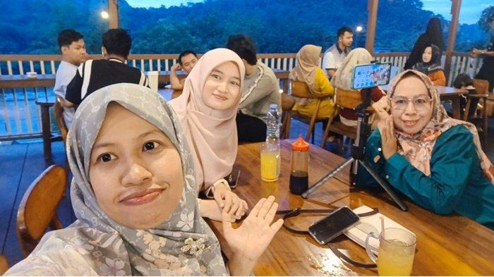 Wisata Kalsel - Bertabur Lampu di Malam Hari, Kafe di Atas Bukit Sajikan Pemandangan Riam ...