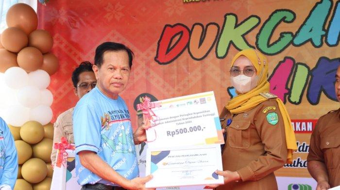 Kecamatan Tapin Utara Raih Penghargaan Kepemilikan Adminduk Tertinggi ...