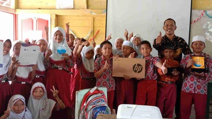 Gunakan HP Sebagai Bahan Ajar, Guru di Haruai Tabalong Kalsel Bawa ...
