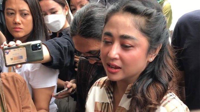 Kecurigaan Dewi Perssik pada Fans Leslar, Efek Kiky Saputri Transfer Uang - Banjarmasinpost.co.id
