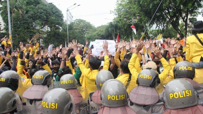 BEM se-Kalsel Demo Tolak Kenaikan BBM pada 12 September 2022, Kerahkan Ratusan Massa ...