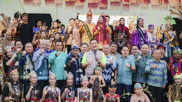 Buka Festival Seni Pawai Budaya 2024 Banjarbaru, Wali Kota Aditya Harapkan Kelestarian Budaya ...