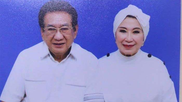 Bikin Iri Para Bujangan, Anwar Fuadi Pamer Foto Latar Biru di Usia 77 ...
