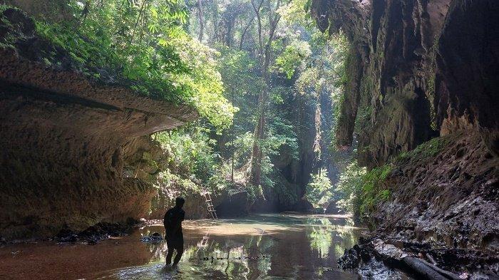 Wisata Kalsel : Indahnya Gua Liang Udut Kotabaru, Aliran Sungai Jernih ...