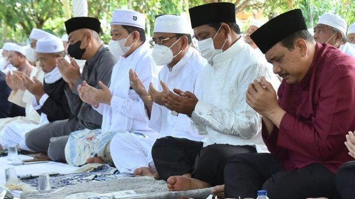 Shalat Idul Adha di Masjid Raya Sabilal Muhtadin Diimami KH Rasyid ...