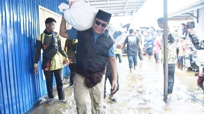 Paman Birin Salurkan Bantuan 10 Ton Beras ke Lokasi Banjir di Kabupaten Banjar - Banjarmasinpost ...