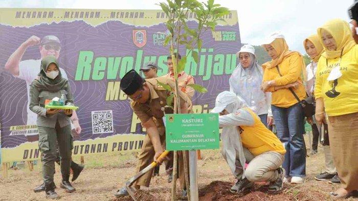 Paman Birin Apresiasi PLN Kalselteng Dukung Program Revolusi Hijau ... Paman Birin Apresiasi PLN Kalselteng Dukung Program Revolusi Hijau ...