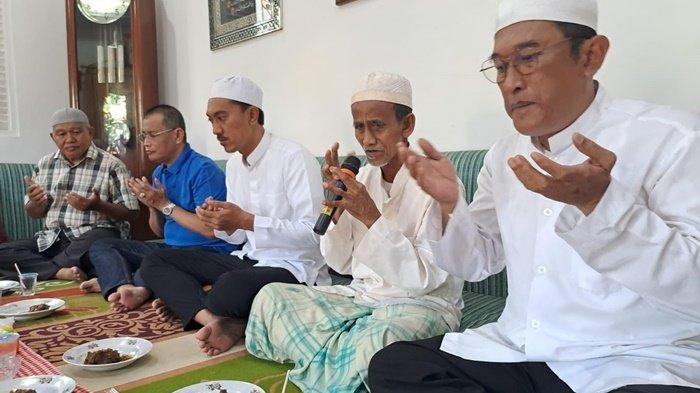 Ziarah ke Makam Abah Anang Djazouly, H Saidi Mansyur Disambut Hangat ...