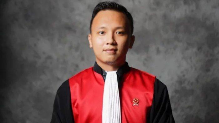 Sosok Hakim Muda Stevie Rosano: Putra Asli Semarang Baru 29 Tahun ...