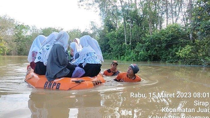 Desember 2023 Puncak Musim Hujan Tiga Kabupaten di Kalsel, Dipengaruhi ...