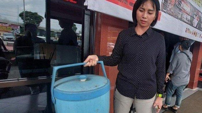 Ibu Muda Bunuh Bayinya yang Baru Lahir Lalu Jasadnya Disimpan di Termos, Pacar Tak ...