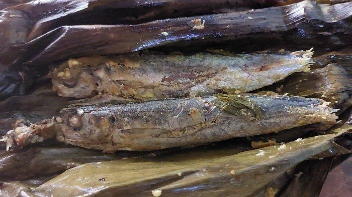 Lezatnya Pais Ikan Lajang Sambal Kuning Banjar, Pedagang Kuliner Ini ...