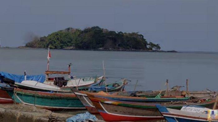 Gelombang Sudah Surut, Juru Kunci Sebut Lautan ke Pulau Datu Kabupaten ...
